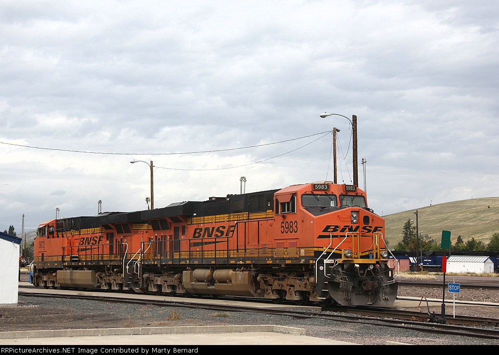 BNSF 5983 and 5872